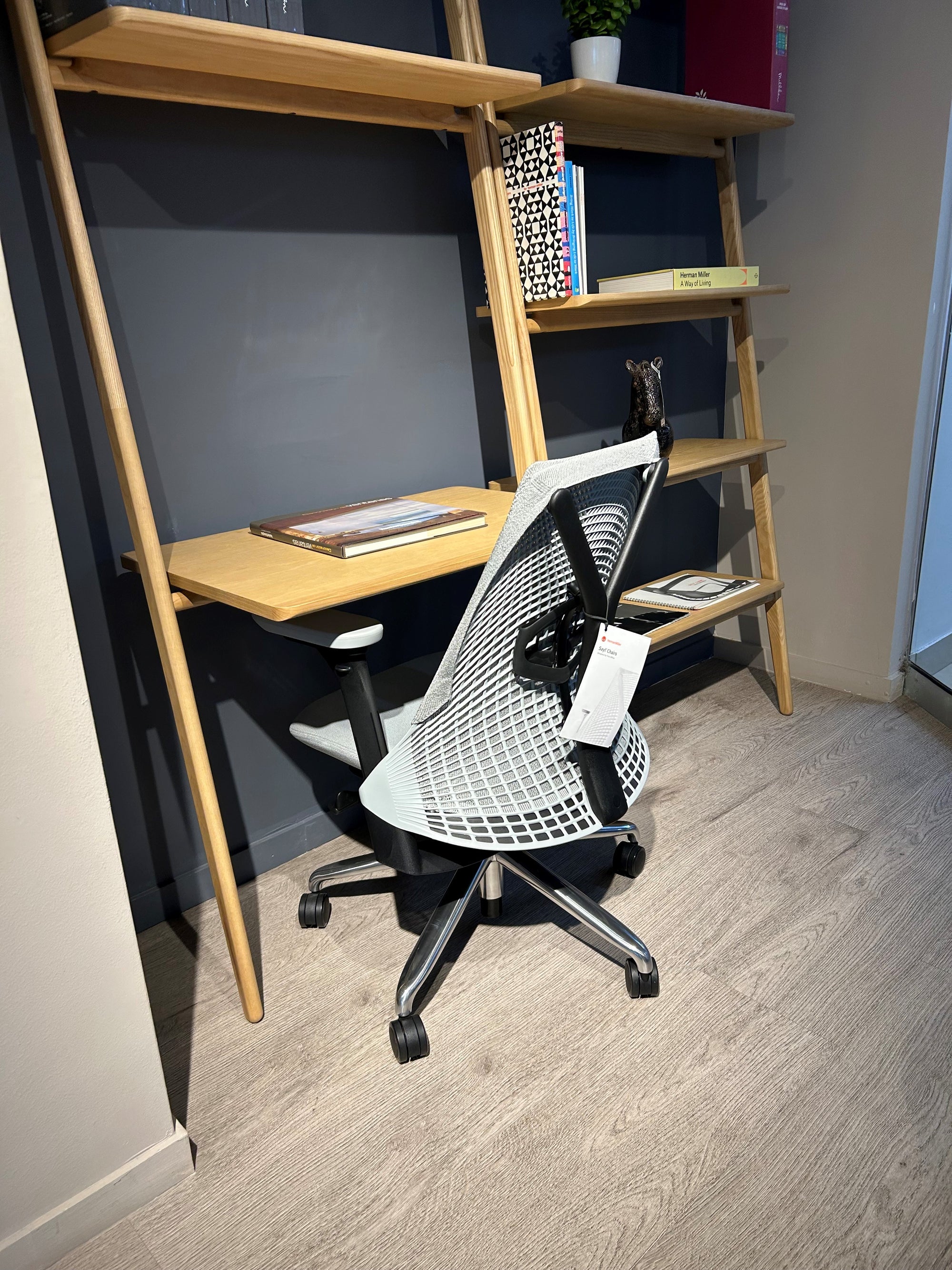 SILLA SAYL HERMAN MILLER – Elementos y Complementos